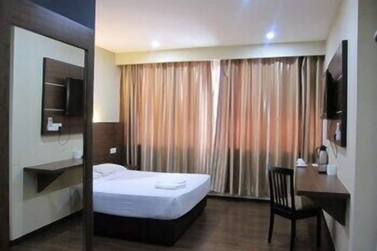 1 quarto, escrivaninha, ferros/tábuas de passar roupa, Wi-Fi de cortesia