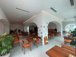 Café da manhã com buffet todos os dias mediante uma taxa
