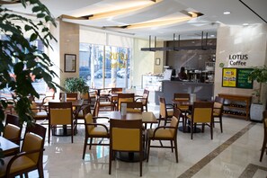 Café da manhã com buffet todos os dias (KRW 16500 por pessoa)