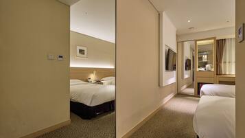 Quarto Twin, sem janelas (Bathtub) | 1 quarto, minibar, cofre no quarto, secretária