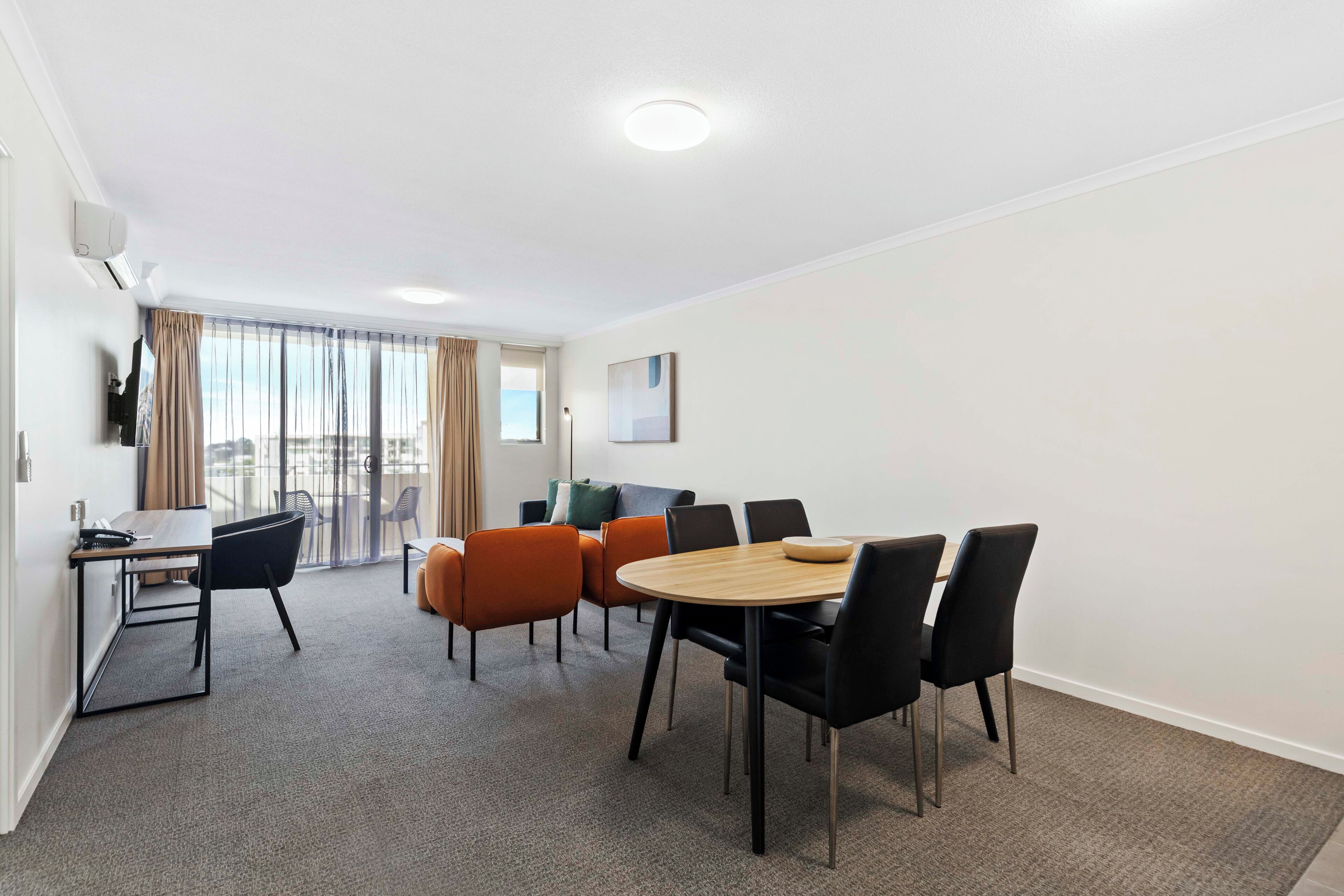 TV de ecrã plano, leitor de DVD 