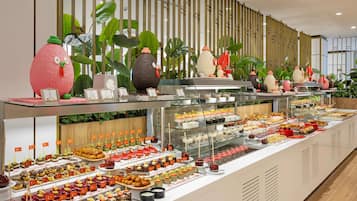 3 restaurantes: servem pequenos-almoços, almoços e jantares