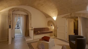 Suíte luxo, banheira, vista para a cidade | Roupas de cama premium, frigobar, escrivaninha