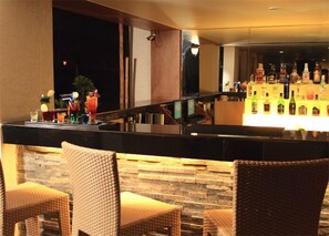Este bar no lobby do hotel 