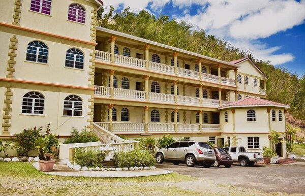 Rejens Hotel - Dominica