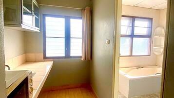 Suite Room | 1 quarto, minibar, cofre no quarto, secretária