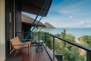 Vila romântica, piscina particular (Hanging Pool Residence) | Terraço/pátio