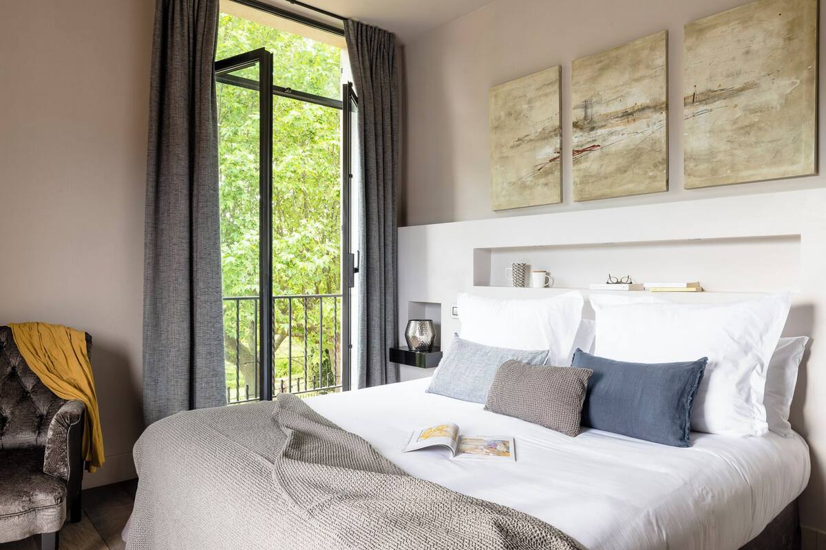 Suite Signature, vista para a montanha | Roupa de alta qualidade, minibar, cofre no quarto, secretária 