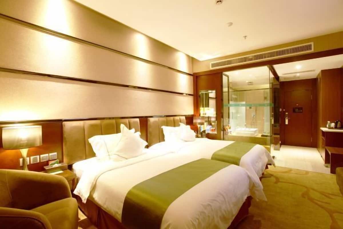 Minibar, cofre no quarto, despertadores