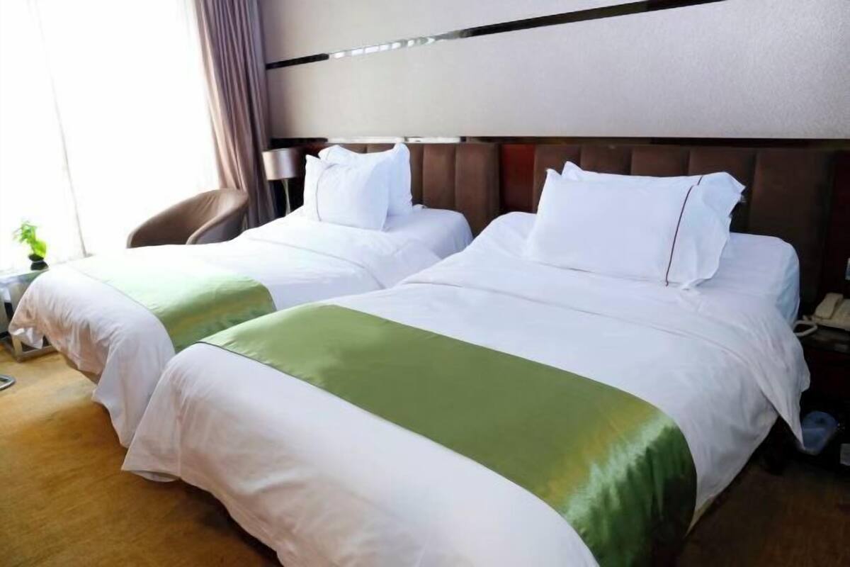 Minibar, cofre no quarto, despertadores