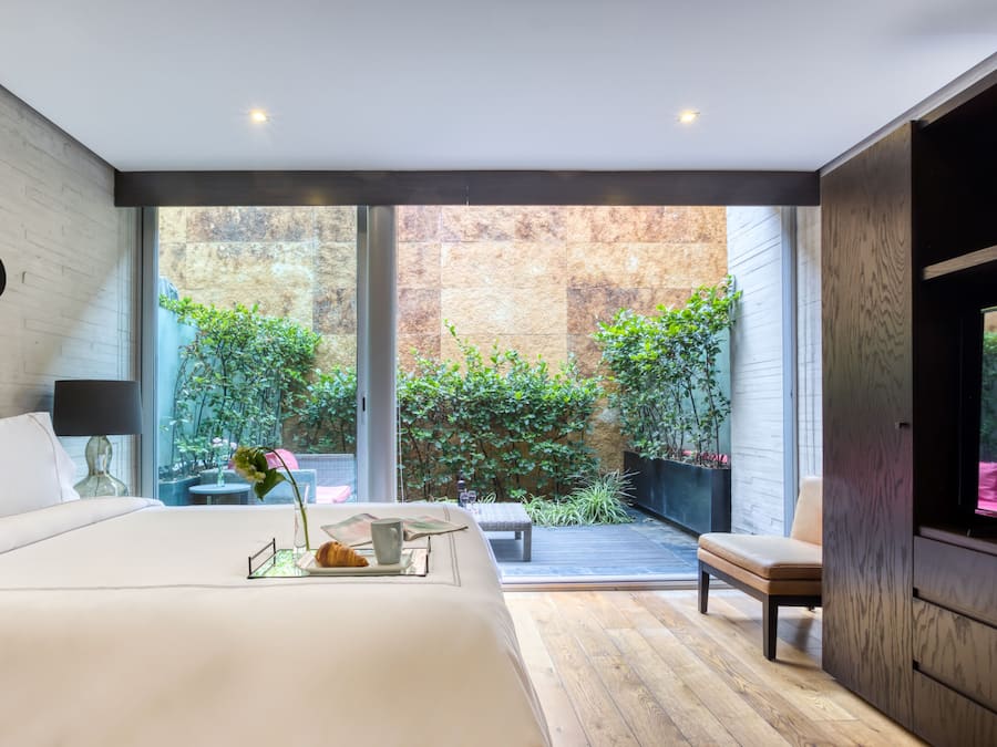 Suite, terraço | Roupa de alta qualidade, edredões de penas, camas de colchão pillowtop
