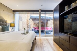 Suite, terraço (Master) | Roupa de alta qualidade, edredões de penas, camas de colchão pillowtop 