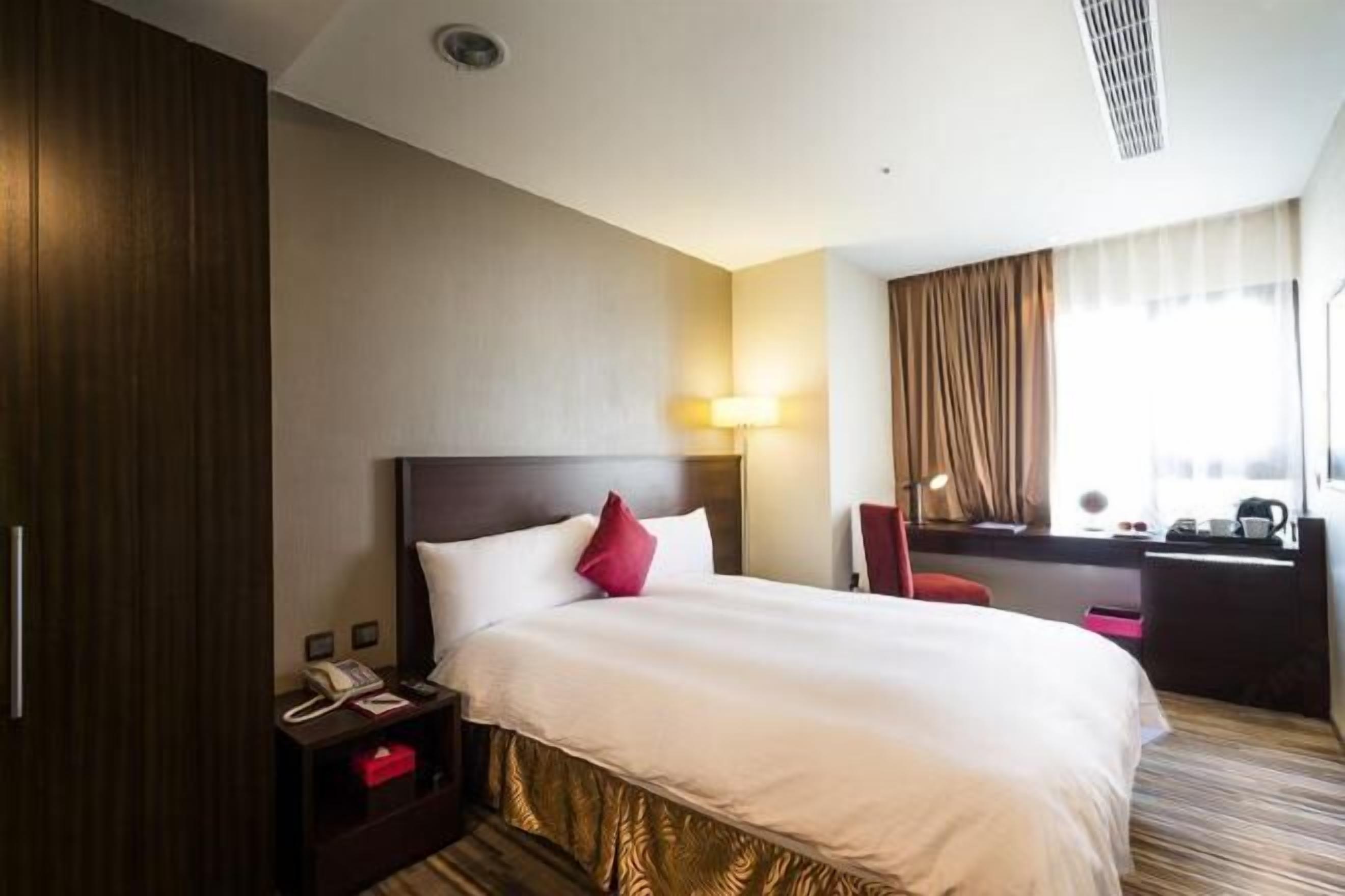 Escrivaninha, Wi-Fi de cortesia, roupa de cama