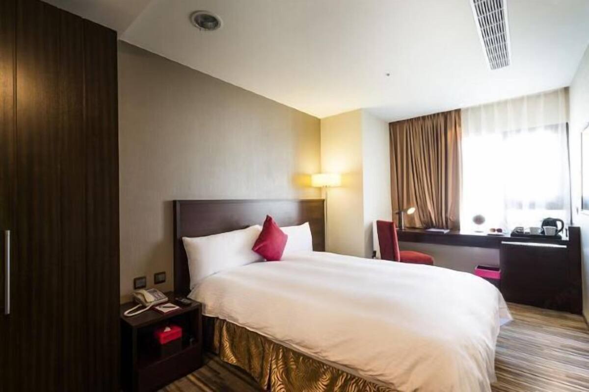 Secretária, Wi-fi grátis, roupa de cama fornecida