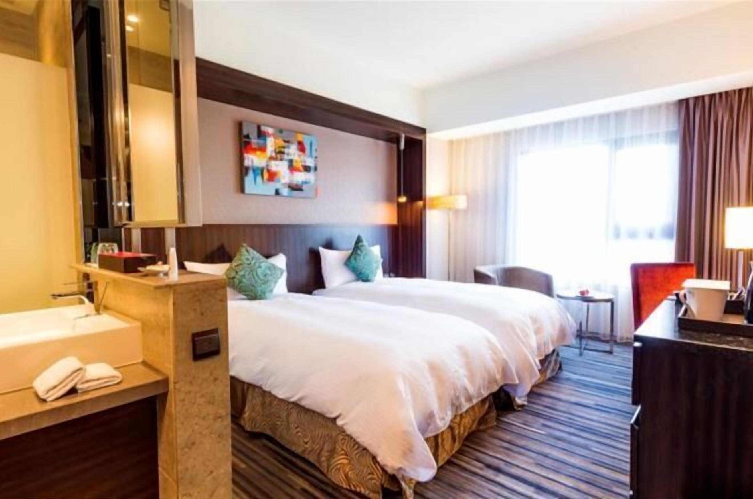 Escrivaninha, Wi-Fi de cortesia, roupa de cama