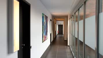 Quarto casal conforto, acessível | Frigobar, cofres nos quartos, escrivaninha, cortinas blackout