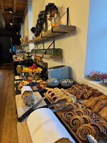 Pequeno-almoço tipo buffet diário incluído 