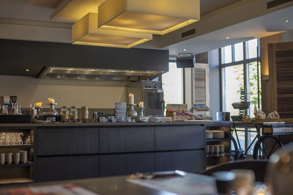 Pequeno-almoço tipo buffet diário (15.95 EUR por pessoa)