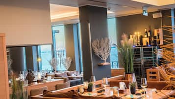 2 restaurantes, pequenos-almoços servidos, cozinha alemã