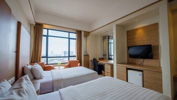 Quarto Twin Executivo, 2 camas individuais | Roupa de alta qualidade, minibar, cofre no quarto, secretária