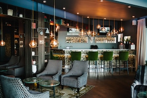 3 bares/lounges