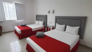 Quarto Duplo Standard | Cofre no quarto, secretária, Wi-fi grátis, roupa de cama fornecida
