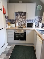 Quarto casal superior, acessível, suíte | Cozinha privada | Chaleira elétrica