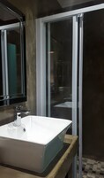 Quarto Duplo | Lavatório na casa de banho