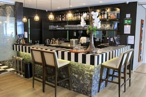 Café da manhã com buffet todos os dias mediante uma taxa