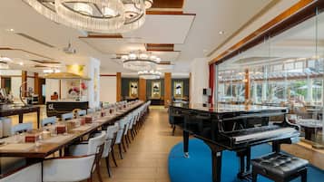 Pequeno-almoço tipo buffet diário (90 CNY por pessoa)