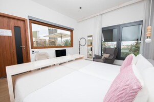 Penthouse, vista para o parque | Edredões de penas, minibar, cofre no quarto