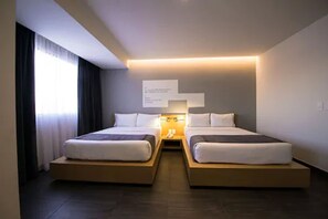 Quarto Duplo | Cofre no quarto, secretária