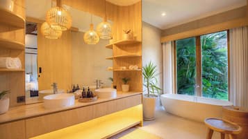 Private Pool Sanctuary Villa with Free Benefit | Lavatório na casa de banho