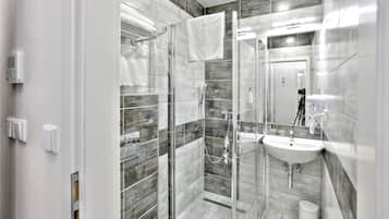 Quarto Duplo Superior | Casa de banho | Artigos de higiene pessoal grátis, um secador de cabelo