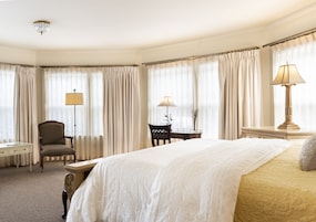 Suite, vista para a montanha | 1 quarto, cortinas/cortinados opacos, quartos insonorizados