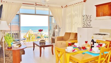 Suite Familiar, 2 quartos, vista parcial para o oceano | Sala