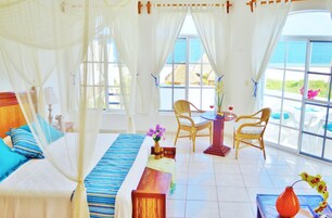 Suite Deluxe, 1 quarto, cozinha, vista parcial para o oceano | Wi-fi grátis, roupa de cama fornecida