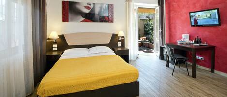 Quarto Familiar | Minibar, cofre no quarto, secretária, quartos insonorizados