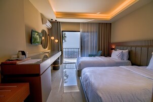 Quarto Twin | Minibar, cofre no quarto, secretária, cortinas/cortinados opacos 