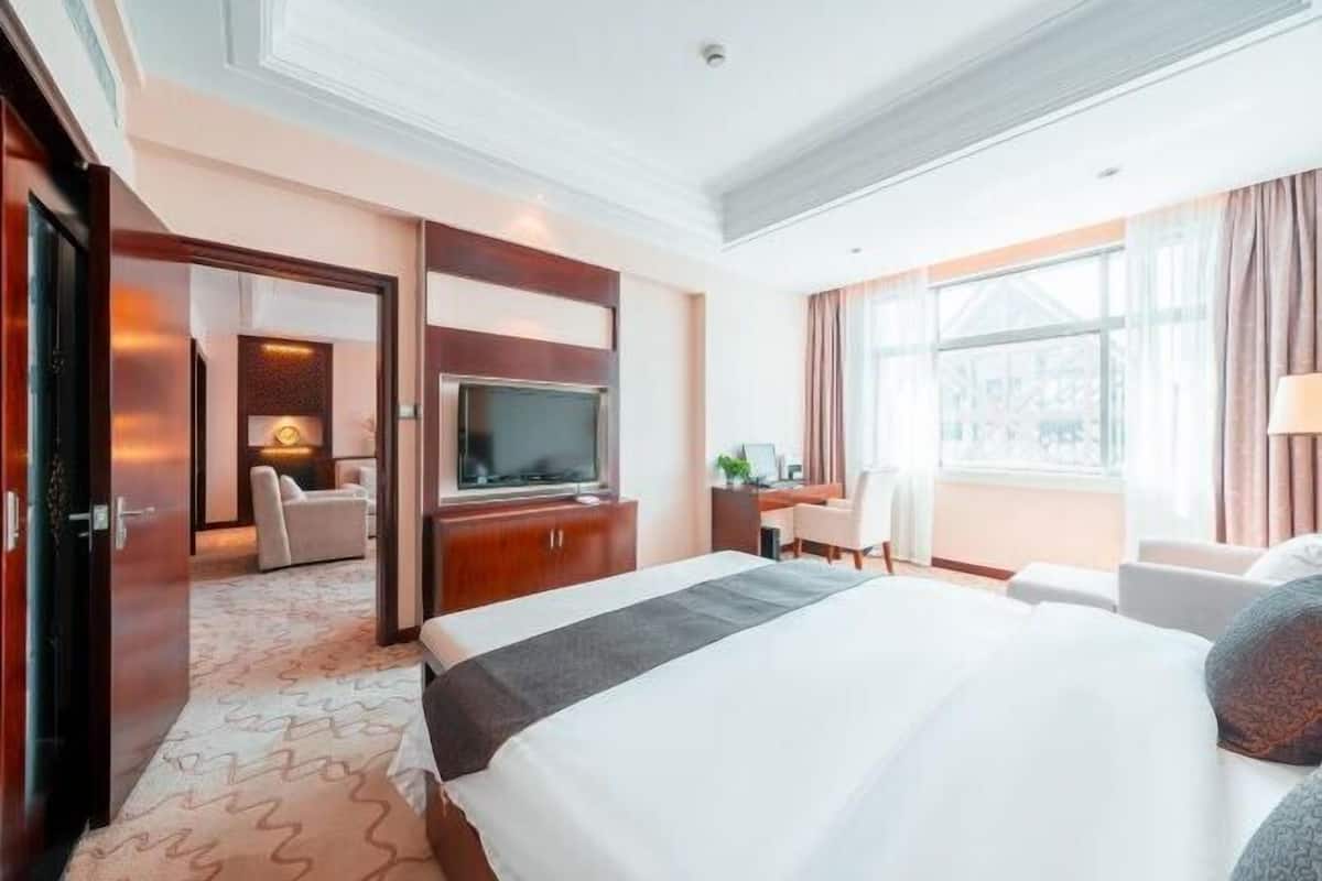 Minibar, cofre no quarto, secretária, camas desdobráveis