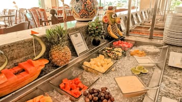 Pequeno-almoço tipo buffet diário (270 MXN por pessoa)