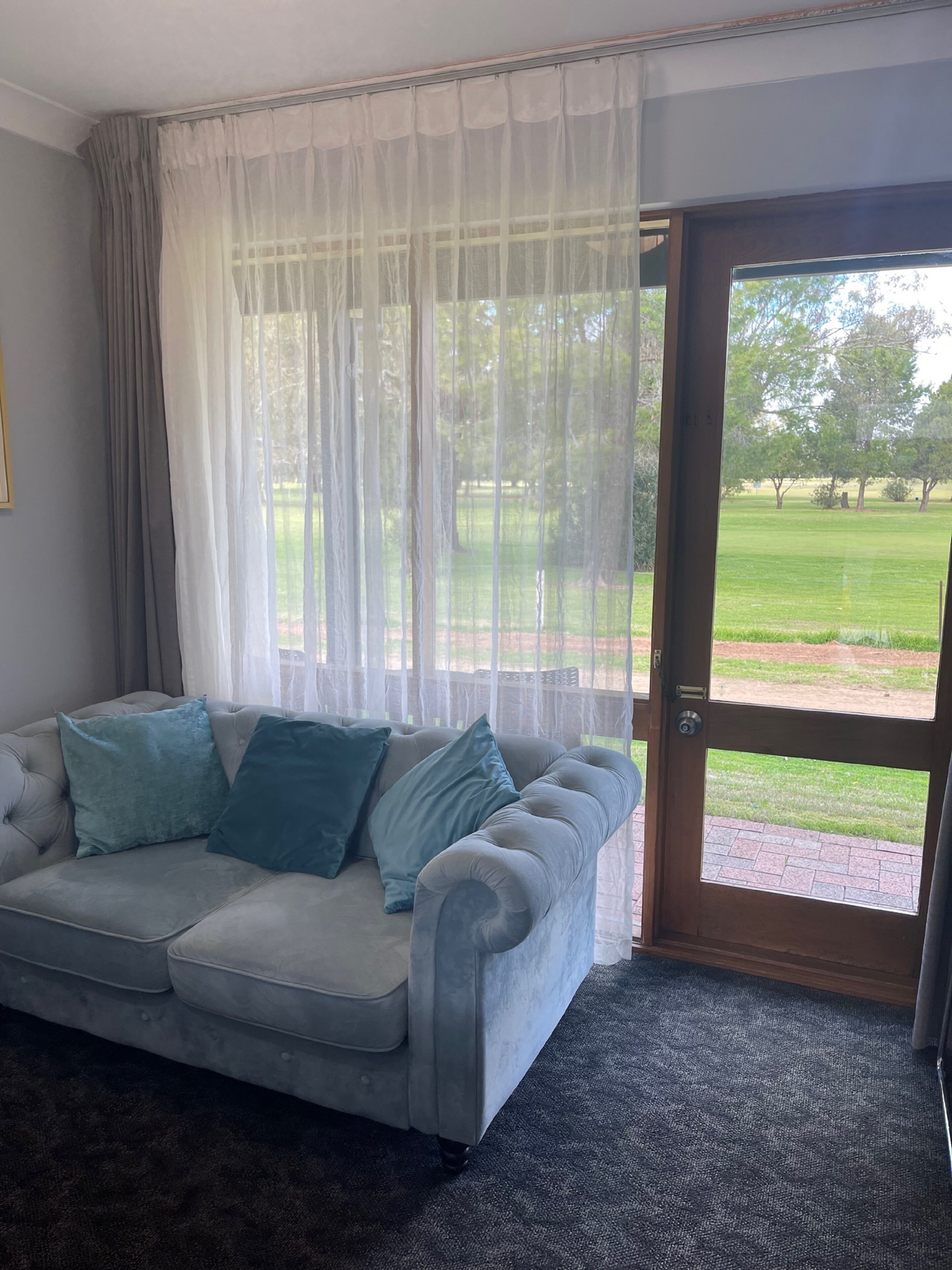 Quarto Deluxe, banheira de hidromassagem | Roupa de alta qualidade, camas de colchão pillowtop, secretária 