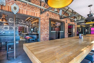 Serve almoços e jantares 