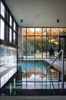 Piscina interior, piscina exterior, da(s) 7:30 à(s) 21:00, guarda-sóis 