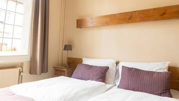 Secretária, Wi-fi grátis, roupa de cama fornecida