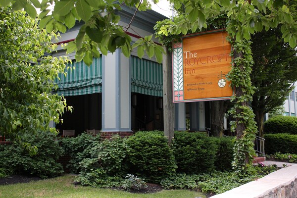 Roycroft Inn - East Aurora, NY