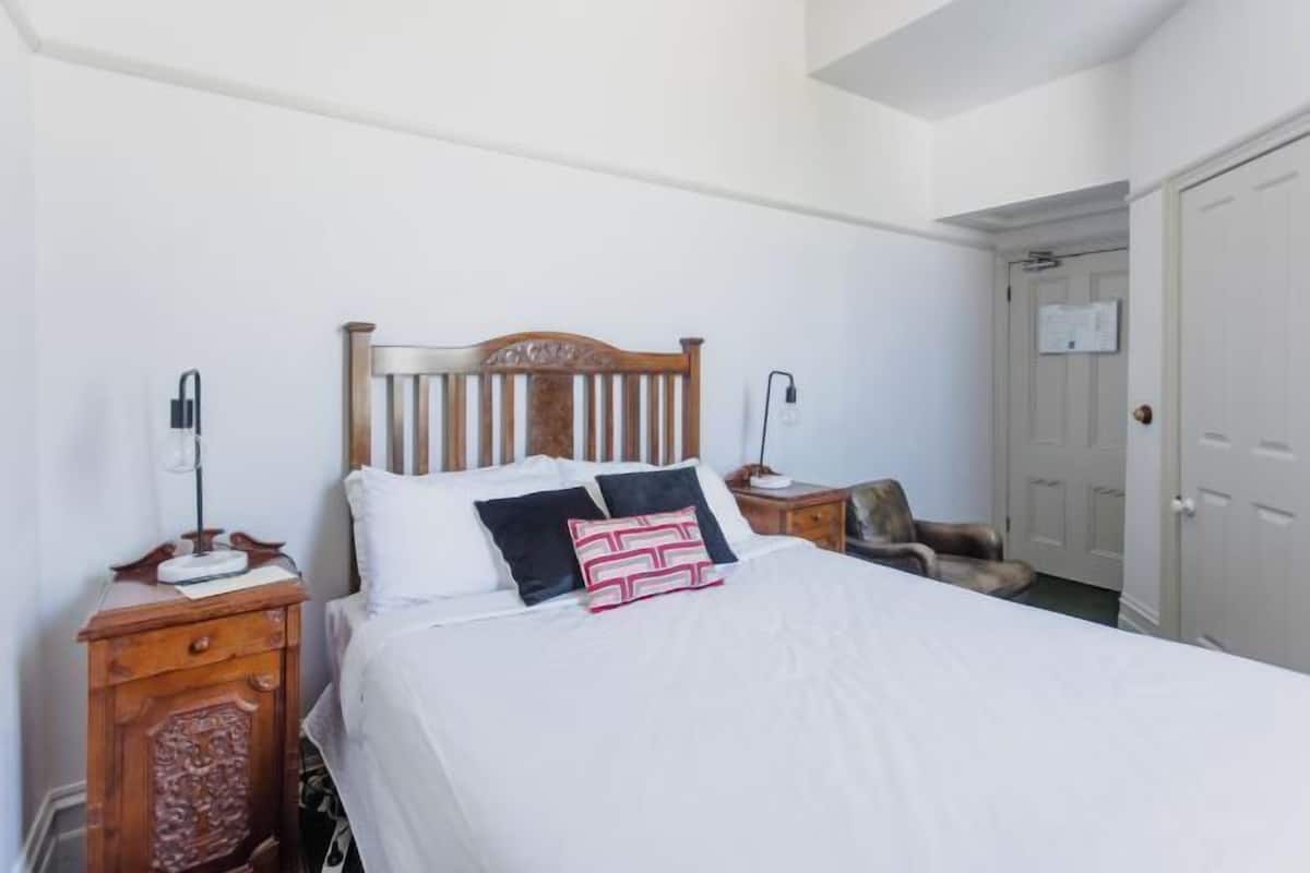 Minibar, com decoração personalizada, cortinas/cortinados opacos