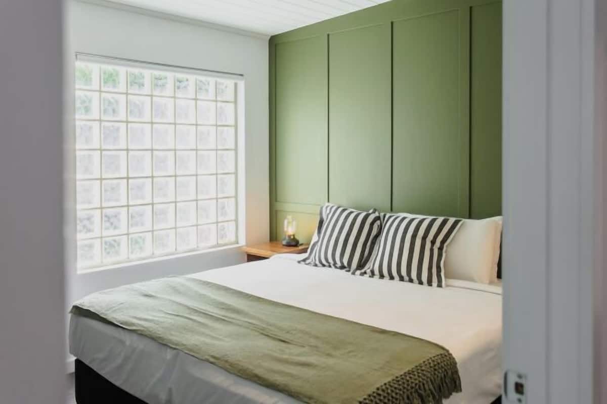 Minibar, com decoração personalizada, cortinas/cortinados opacos