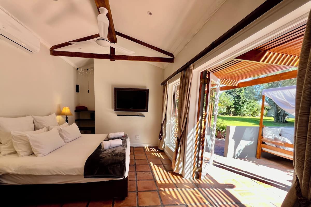 Quarto Deluxe (Garden Room Cloud Seven) | 1 quarto, edredões de penas, Wi-fi grátis, com mobília individualizada 