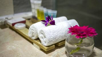 Banheira de hidromassagem interior